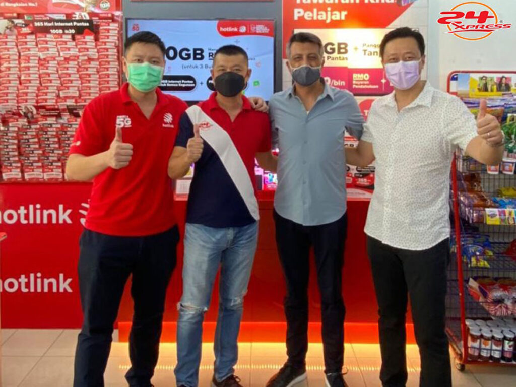 CEO of Maxis Malaysia visited our branch - 24Xpress